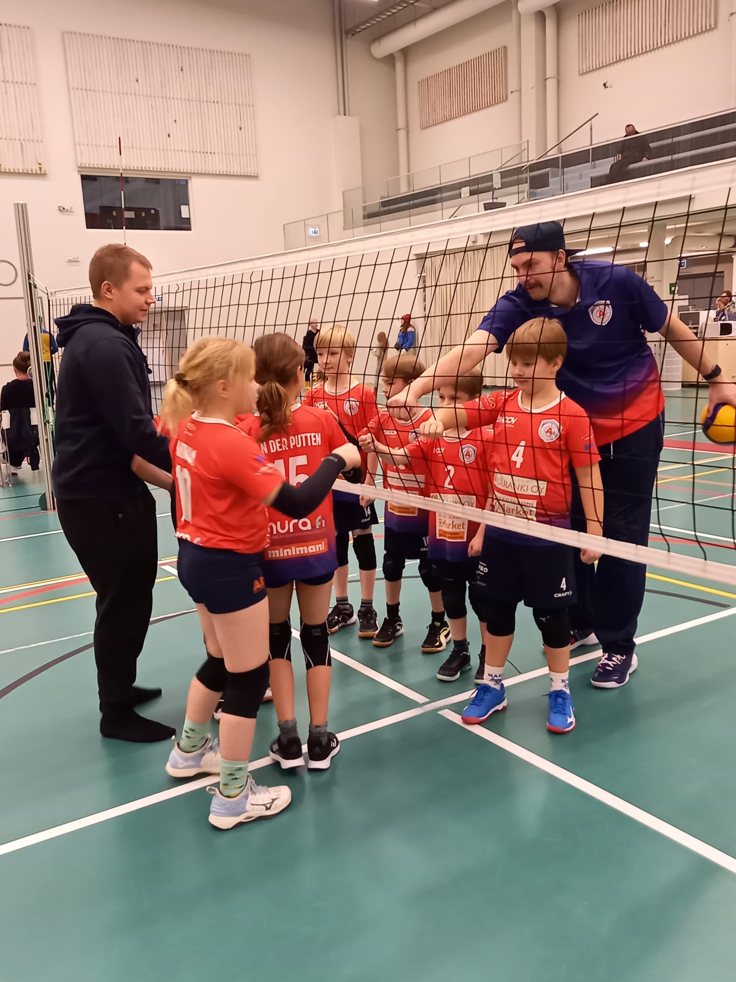 E-junioreiden tiikerisarjalla oli juhlapäivä lauantaina! | Arctic Volley
